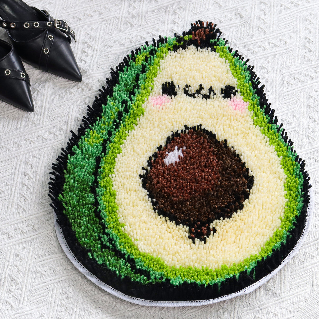 Avo-Cuddle – Avocado Latch Hook Rug DIY Kit – Craftopian